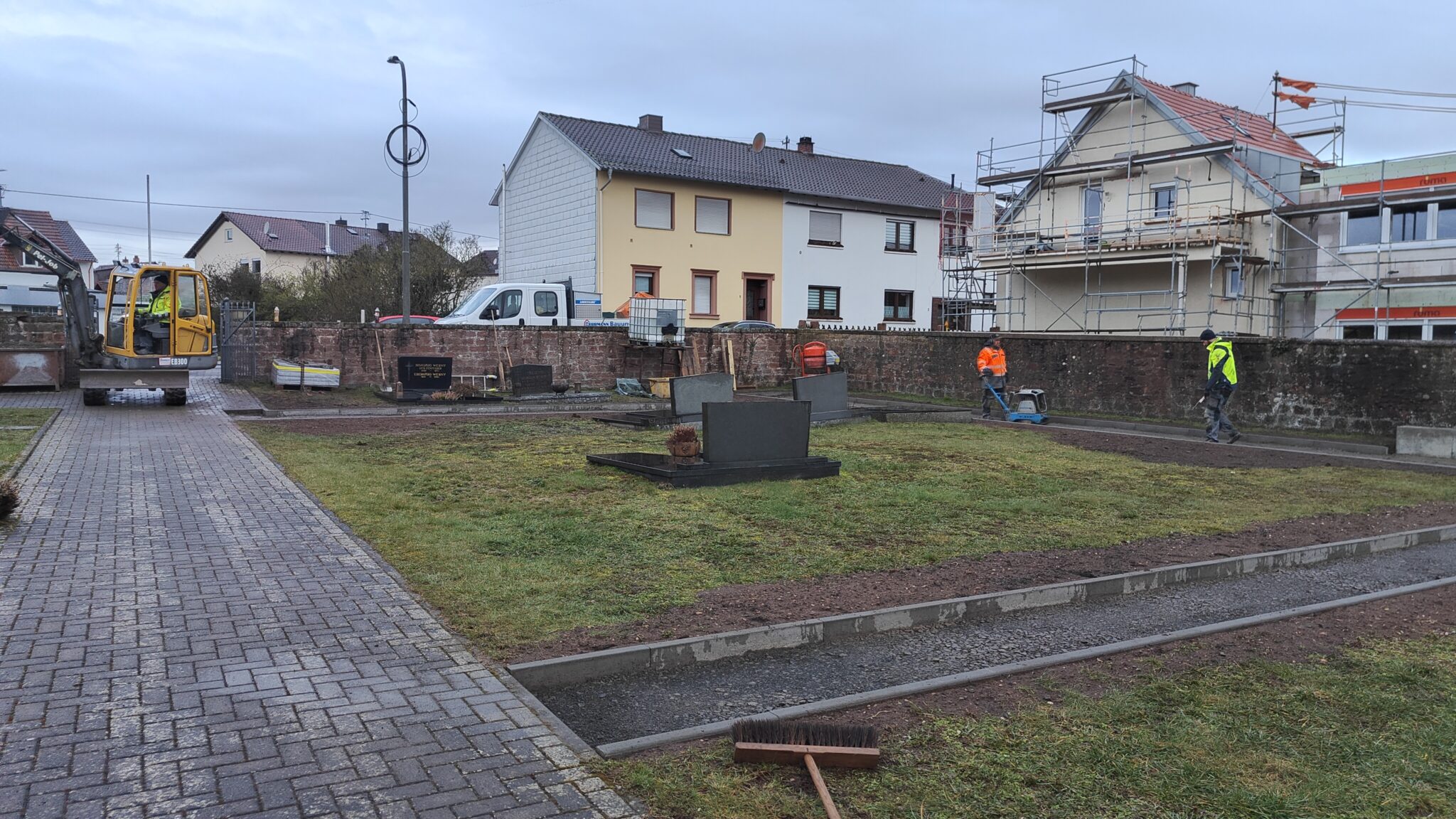 Ausbau auf den Friedhöfen für neue Urnenwände und -gräber ...